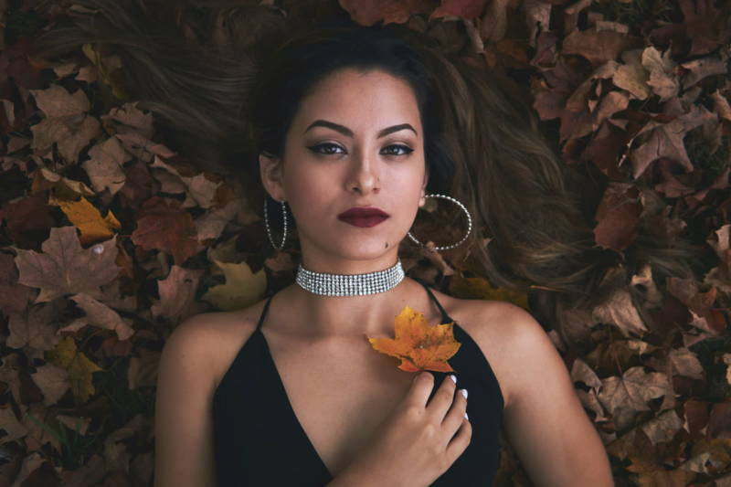 Porter un collier ras de cou : quelle signification ? - Portail de la Mode